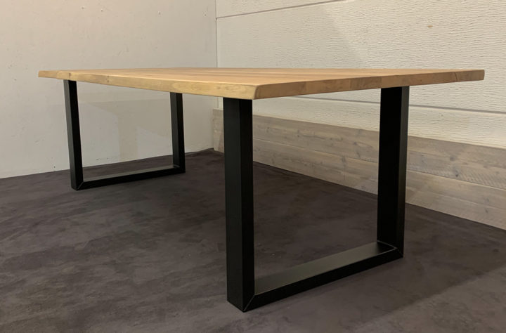 Table & Co. | Massive Tische und schöne Stühle im Lagerverkauf